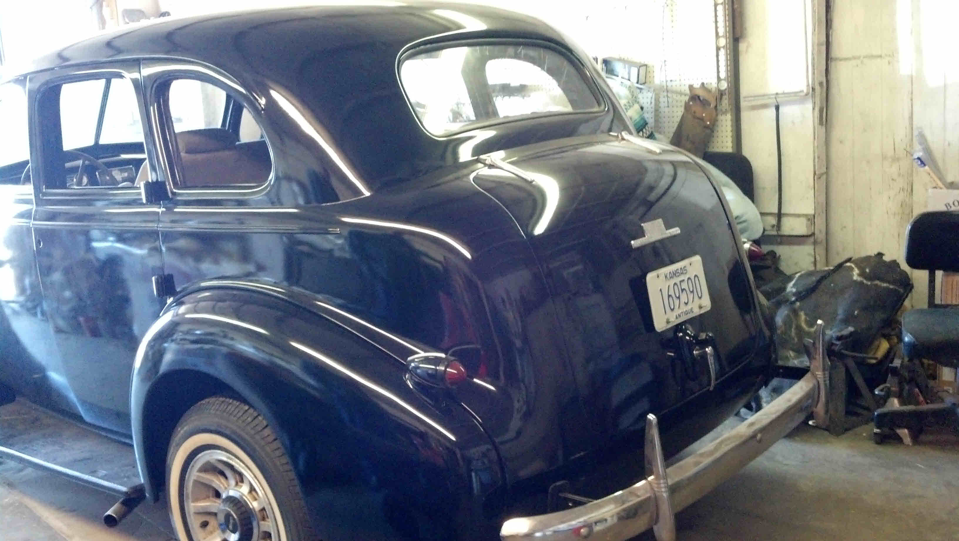 1939 PONTIAC 4-DOOR SEDAN