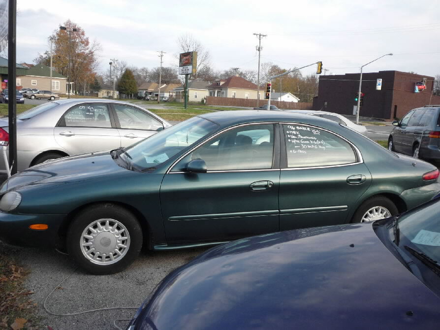 Green Ford Taurus 1996